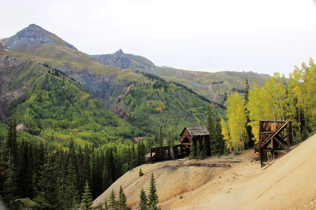 Colorado Mine Tours & Gold Panning | Earth Treasures Tours